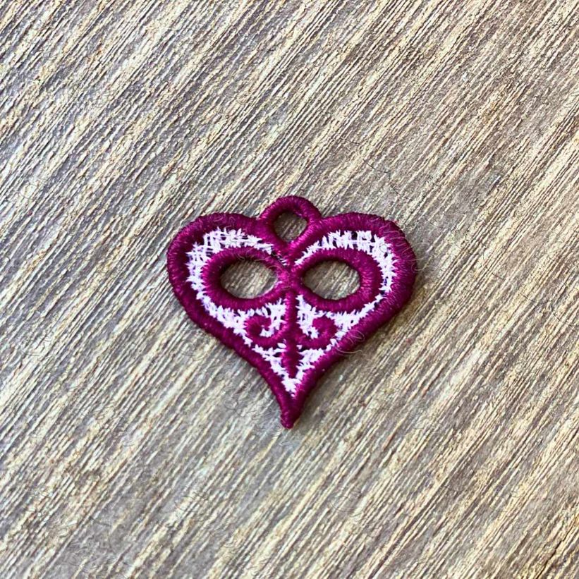 Exquisite Heart FSL machine embroidery design – Embrighter