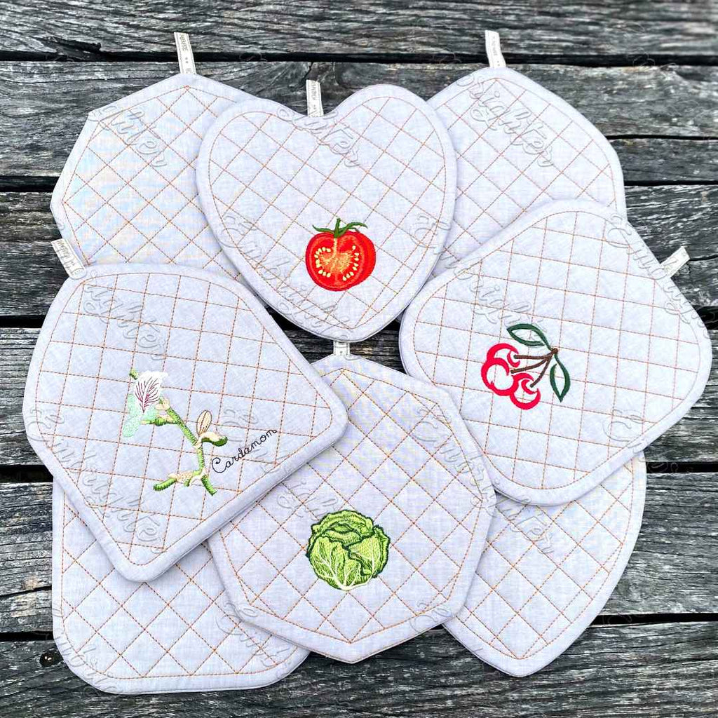 Customizable, blank ITH pot holder embroidery design set with 4 embroi ...